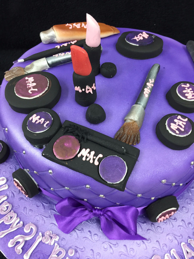Makeup Birthday Cake// – celticcakes.com